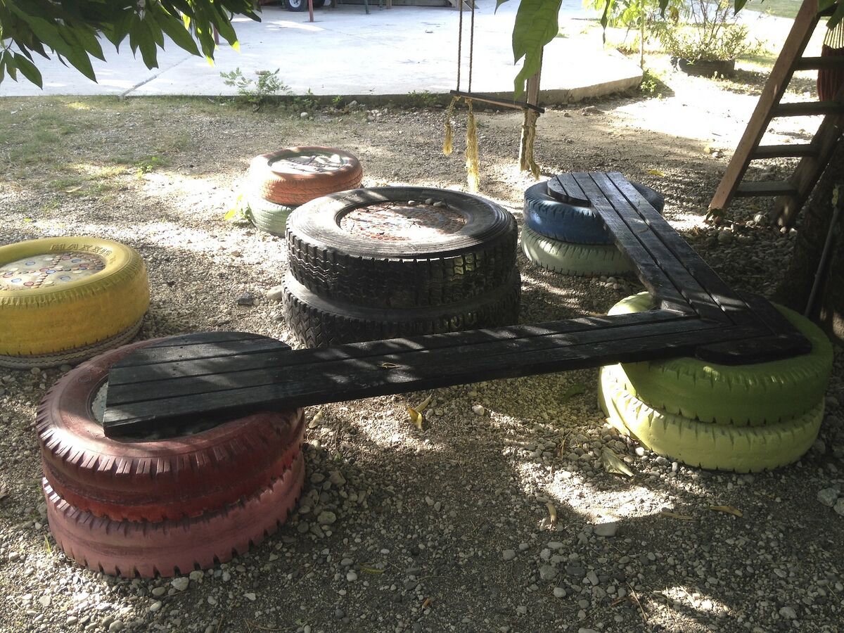 Haiti Communitere tire benches