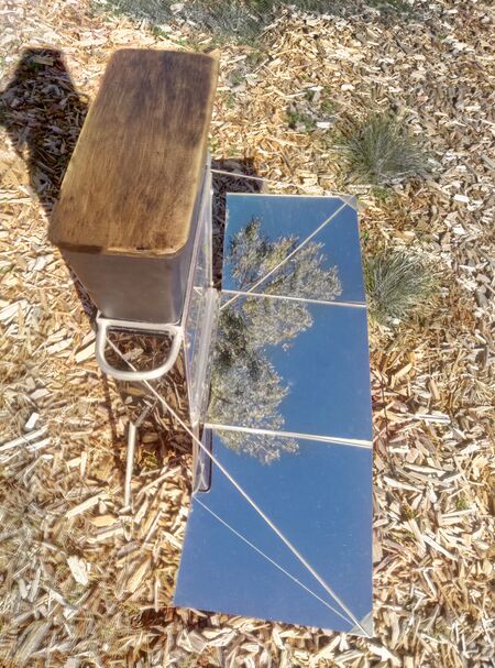 Solar Pura: High-efficiency vertical solar still